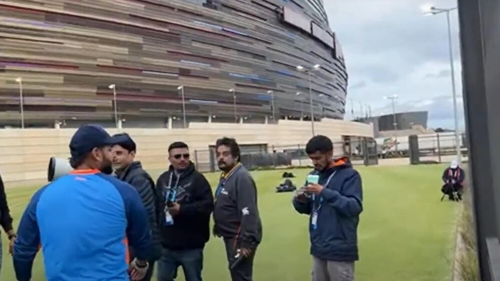 'Bhai...India ke kismat badal jayegi': Watch Indian fan's epic request ...
