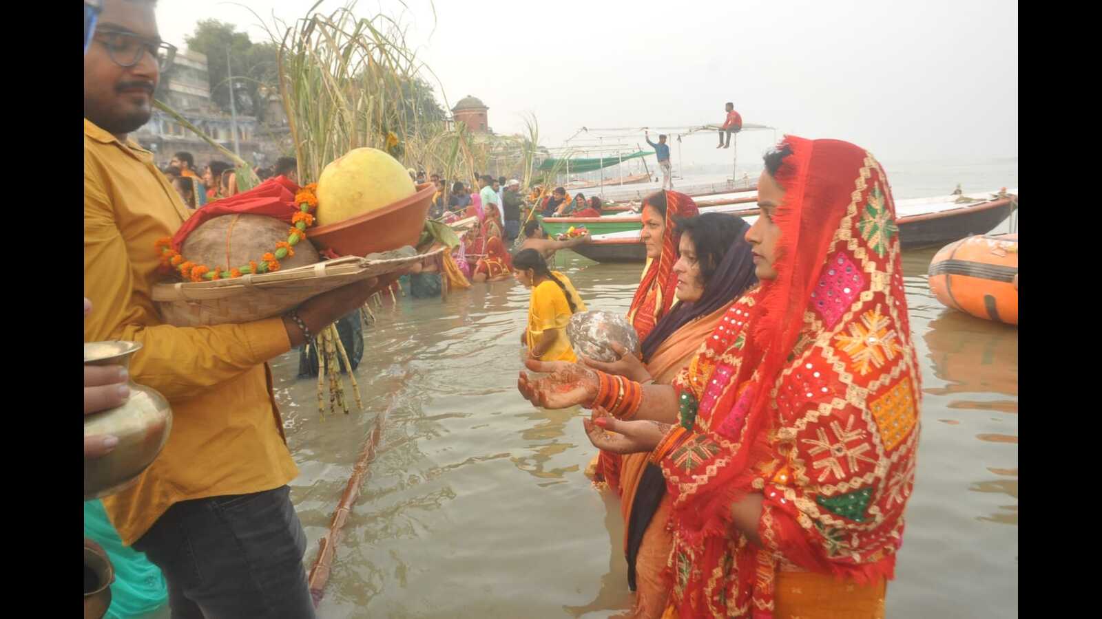 Ganga ghats in Varanasi witness huge devotee turnout on Chhath Puja ...