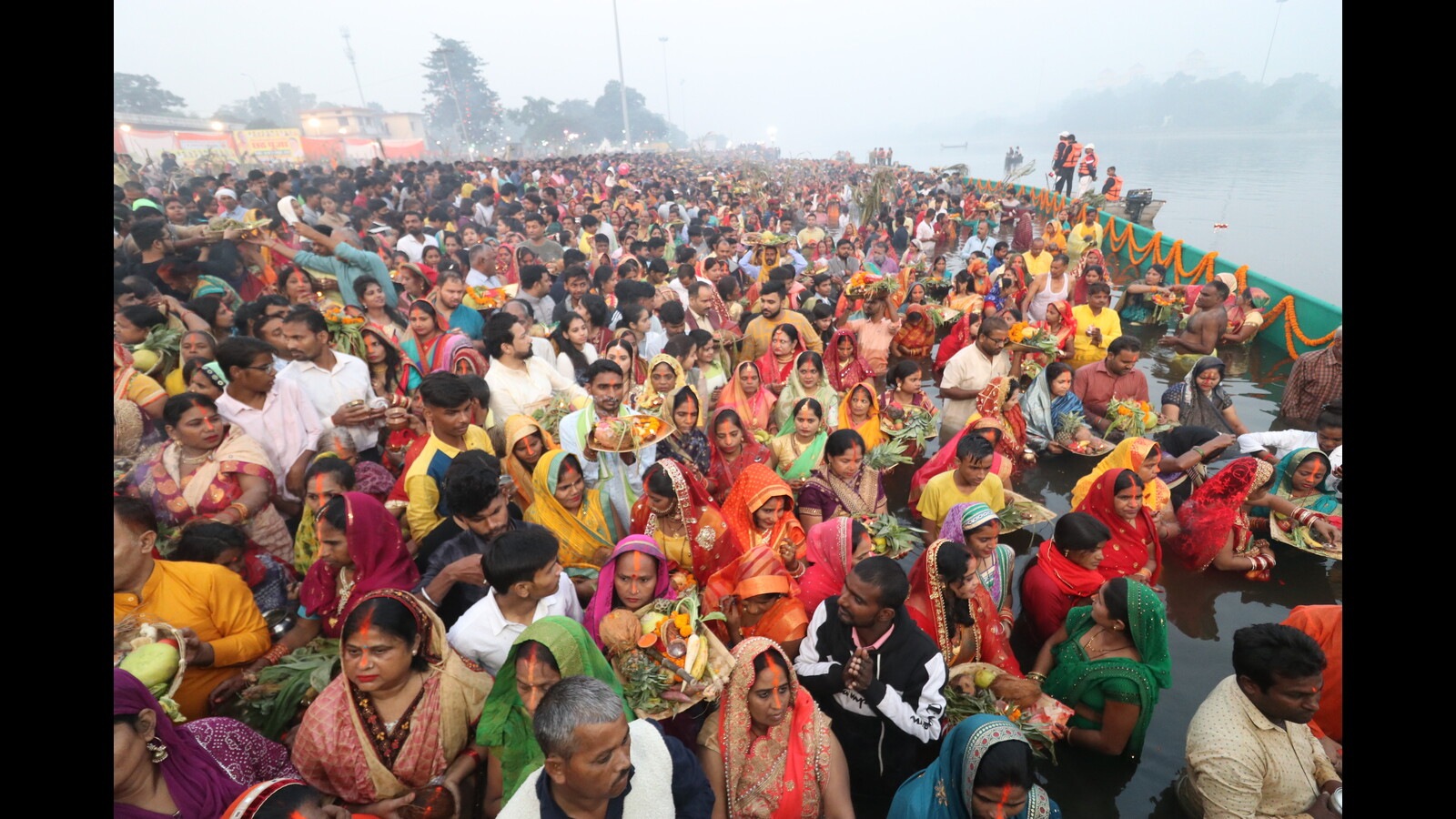 36-hr fast, Arghya to the Sun mark end of Chhath - Hindustan Times