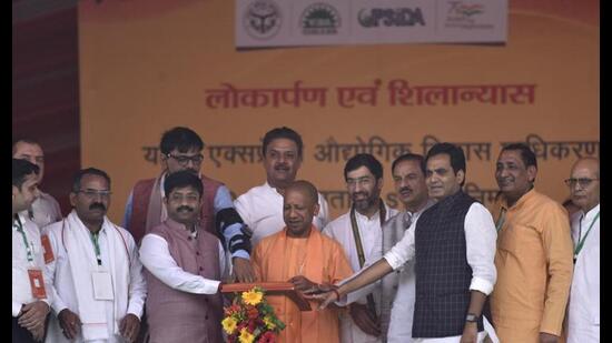 Yogi dedicates ₹1,670-cr projects to Noida, Gr Noida | Hindustan Times