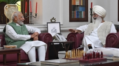 PM Modi visits Radha Soami Satsang Beas in Punjab, meets chief Dhillon ...