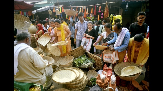 Random Forays | The eternal buzz of the Indian marketplace | Hindustan ...