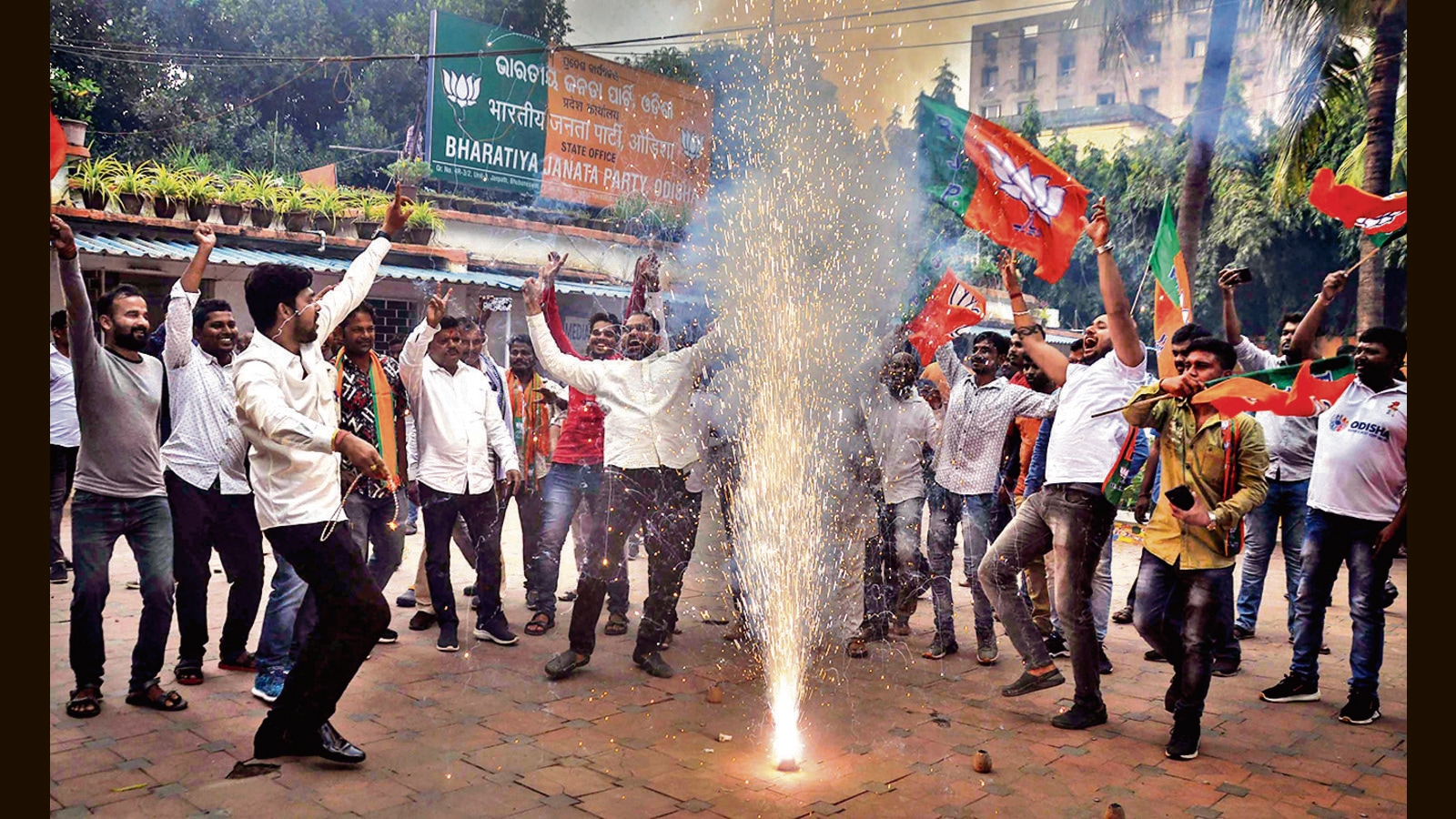 BJP wins 4 key bypolls; TRS secures T’gana seat | Latest News India
