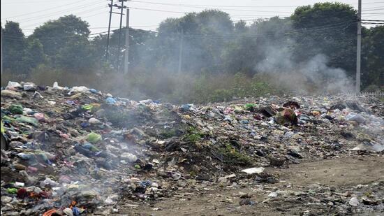 Ludhiana | Amid stubble trouble, burning of trash aggravates pollution ...