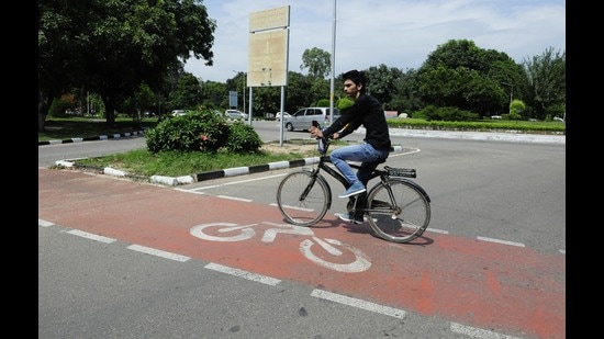 Merge cycle tracks with public bike system to encourage more takers ...