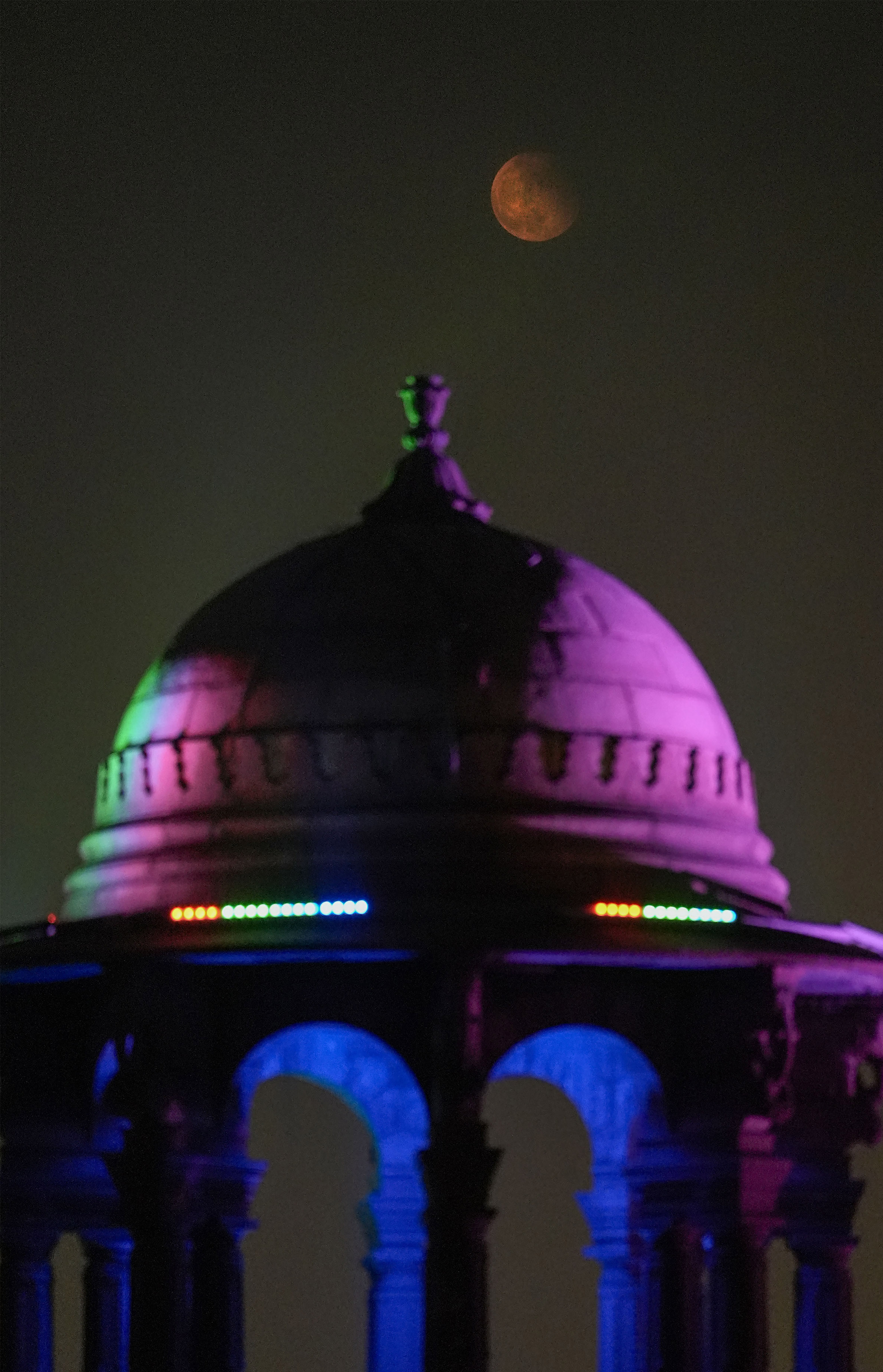 Lunar Eclipse 2022 Highlights: Watch the stunning visuals of Chandra ...