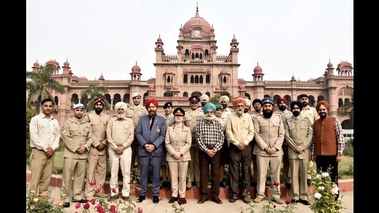 Top British General in Amritsar: Free to wear turban, other articles of ...