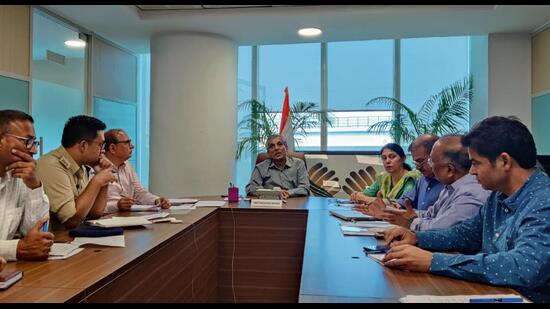 Gurugram local authorities told to resolve pending civic issues, finish ...