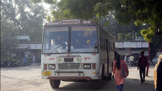 Facing pollution flak, UPSRTC to rope in CNG, BS-VI buses in Gzb | Hindustan Times