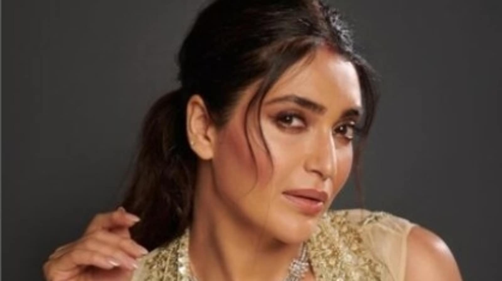 Karishma Tanna, with a workout routine, proves ‘consistency is the key ...