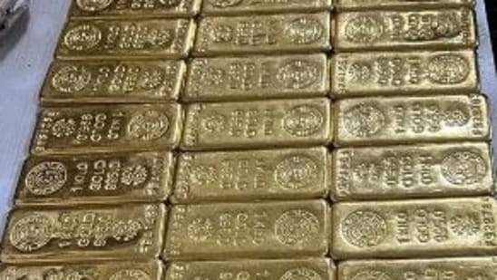 'Biggest seizure in a day': Gold worth 32 crore seized at Mumbai ...