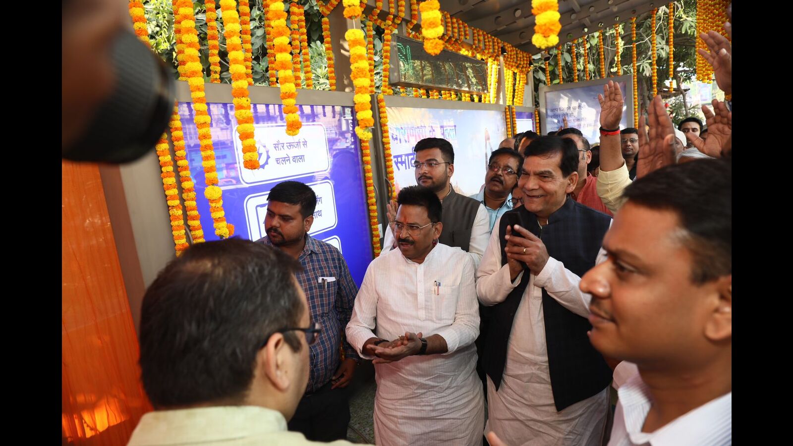 Varanasi gets its first smart bus shelter | Hindustan Times