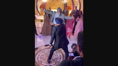Dance off between two men at wedding goes viral, people call it ‘epic ...