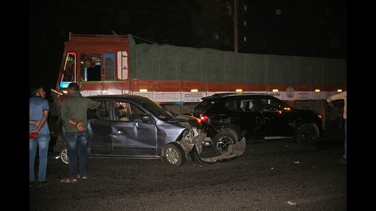 3 accidents in 3 hours near Navale Bridge: One killed, 30 injured ...