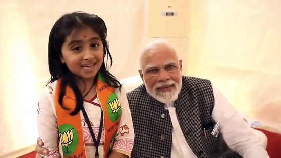 With PM Modi by her side, young girl praises BJP; Congress cries poll ...
