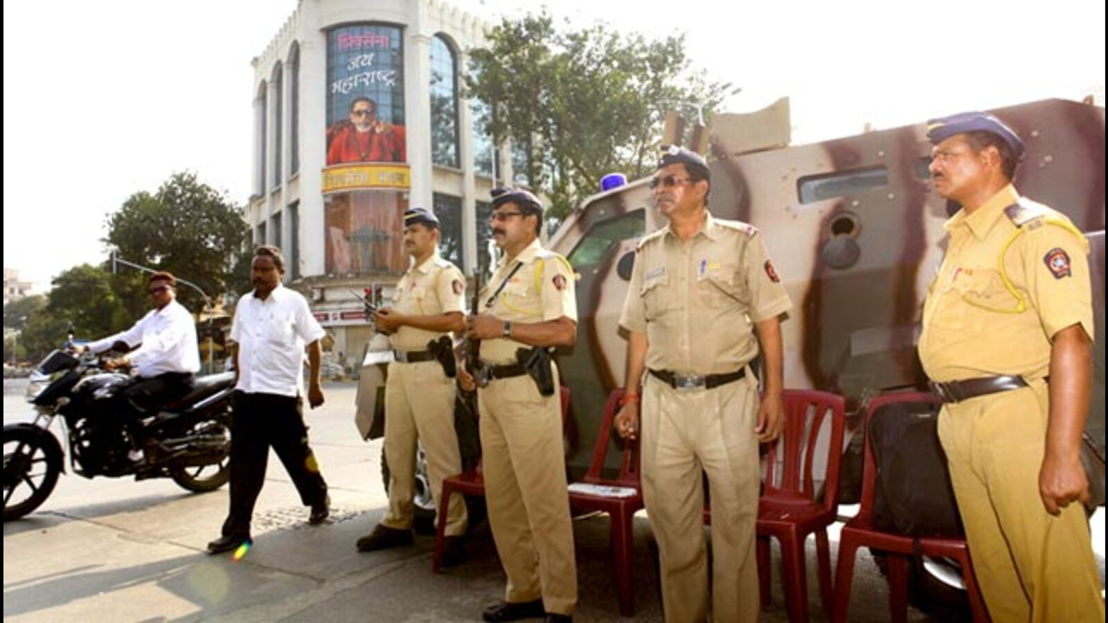 Man sends hoax messages to police about ex-employers, claims they are Dawood’s aide | Mumbai news