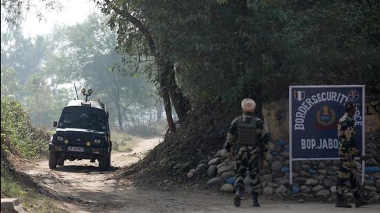 BSF guns down Pakistani intruder, nabs another on international border ...
