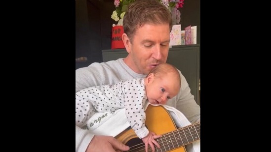 This father singing a cover of 'My Girl' for his baby will melt your ...