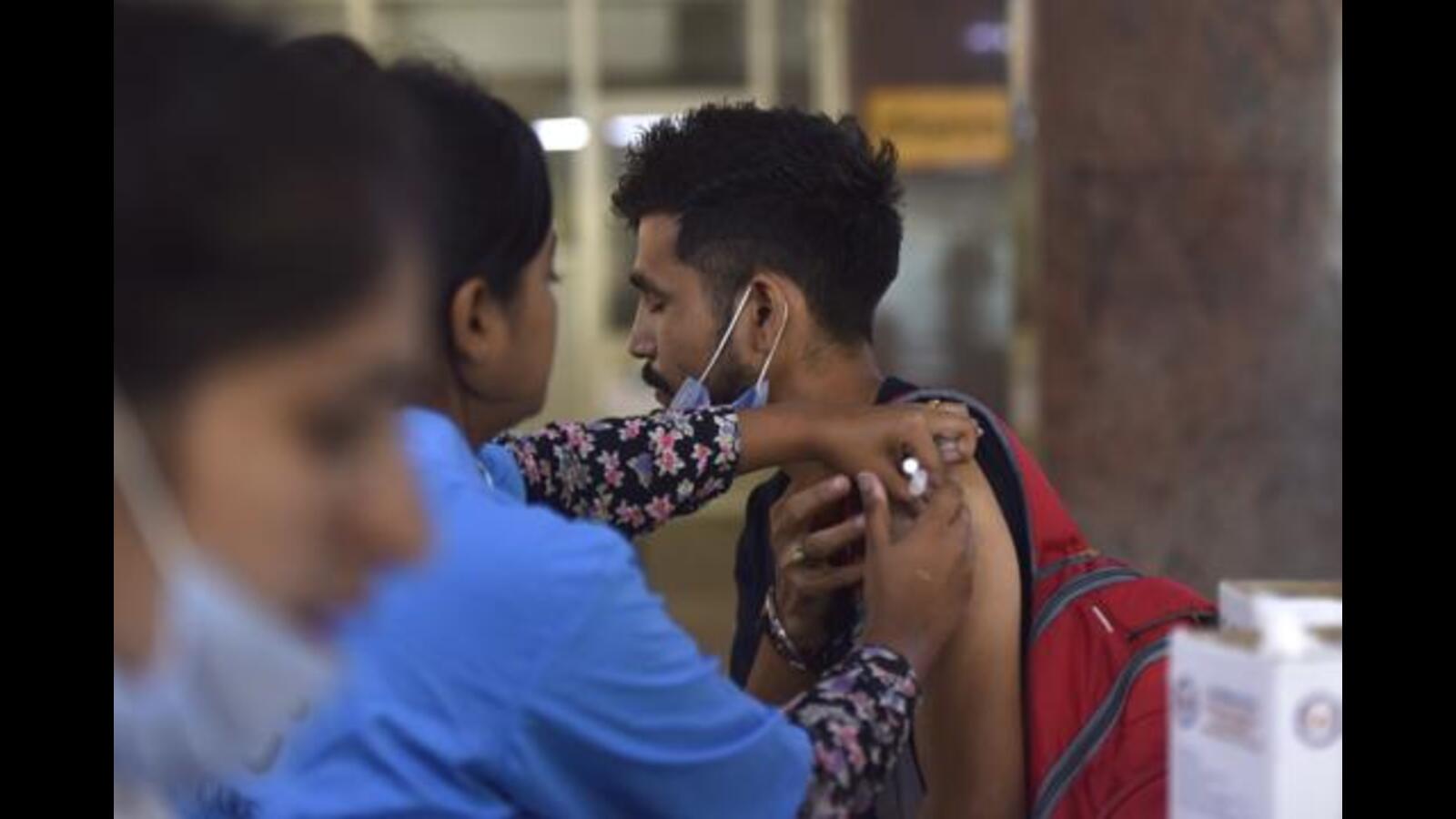 Ballia ambulance driver gives injection to patient; doctor gets notice | Hindustan Times