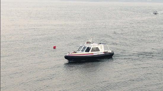 Mumbai police to hire fishing trawlers to patrol the coasts | Mumbai news