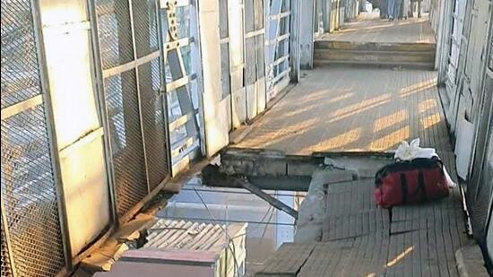 Part of Maha over-bridge collapses; one dead, 14 injured | Latest News ...