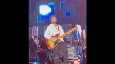 Arijit Singh sings Coke Studio's Pasoori at a live concert in Mumbai ...