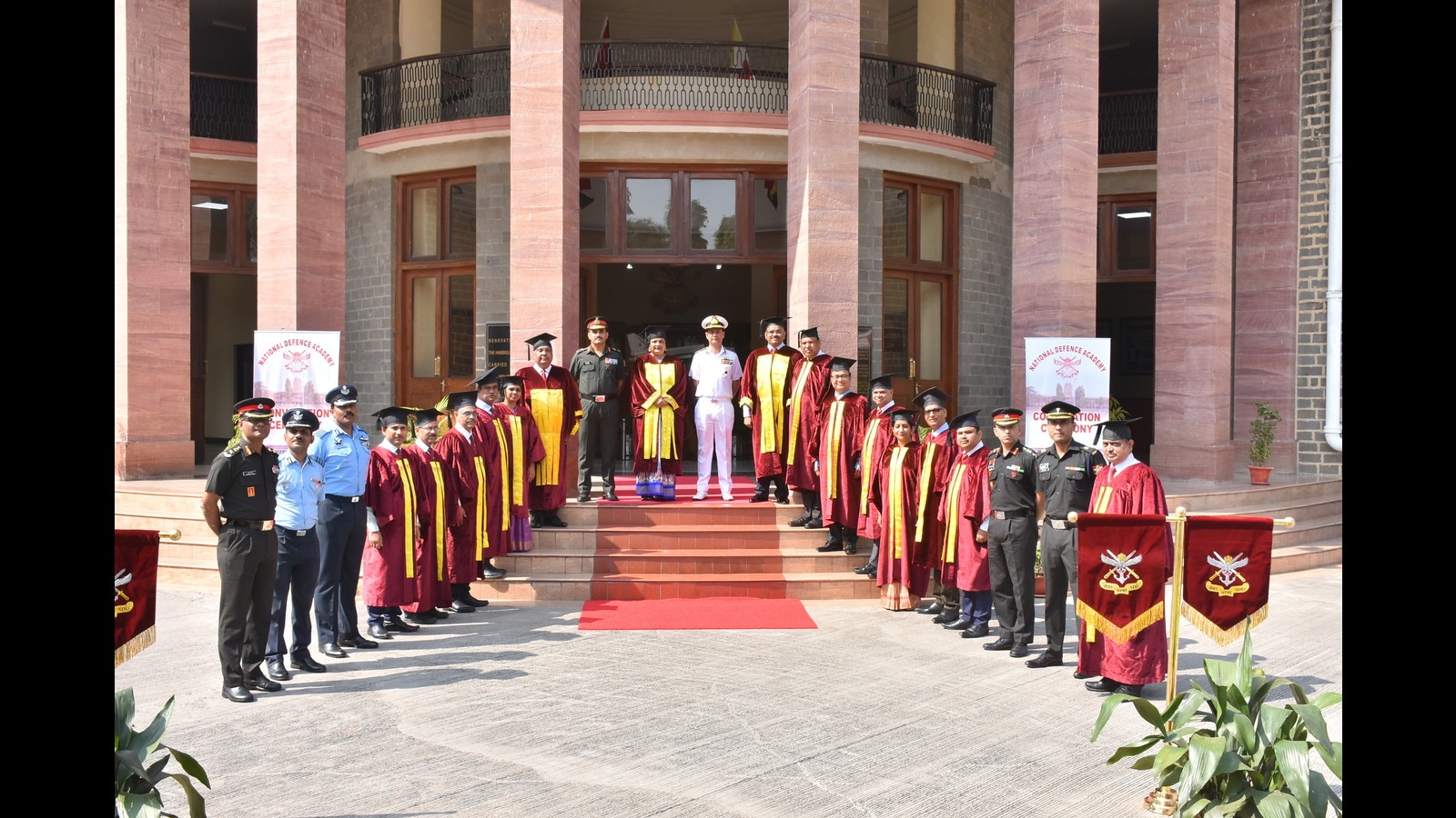 233 NDA cades get JNU degrees | Hindustan Times