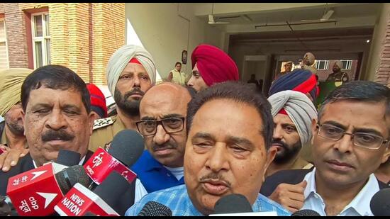 Punjab ex-deputy CM Soni appears before VB in DA case in Amritsar | Hindustan Times