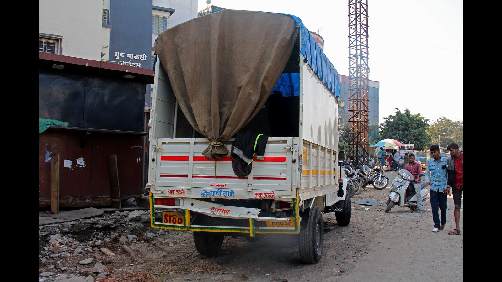 7 Injured in accident near Navale Bridge | Hindustan Times