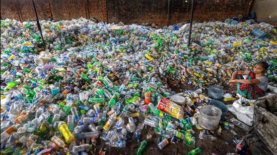 State lifts ban on single-use plastic items | Mumbai news