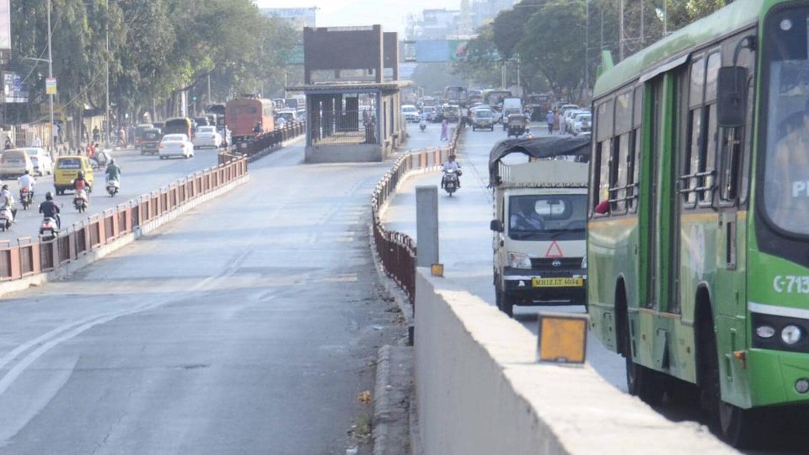 36 mishaps from April 2019 to September 2022 on Pune BRTS routes ...