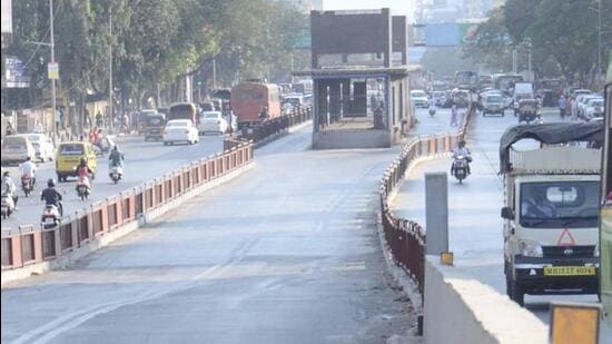 5 injured in head-on collision between PMPML and private bus on BRTS ...