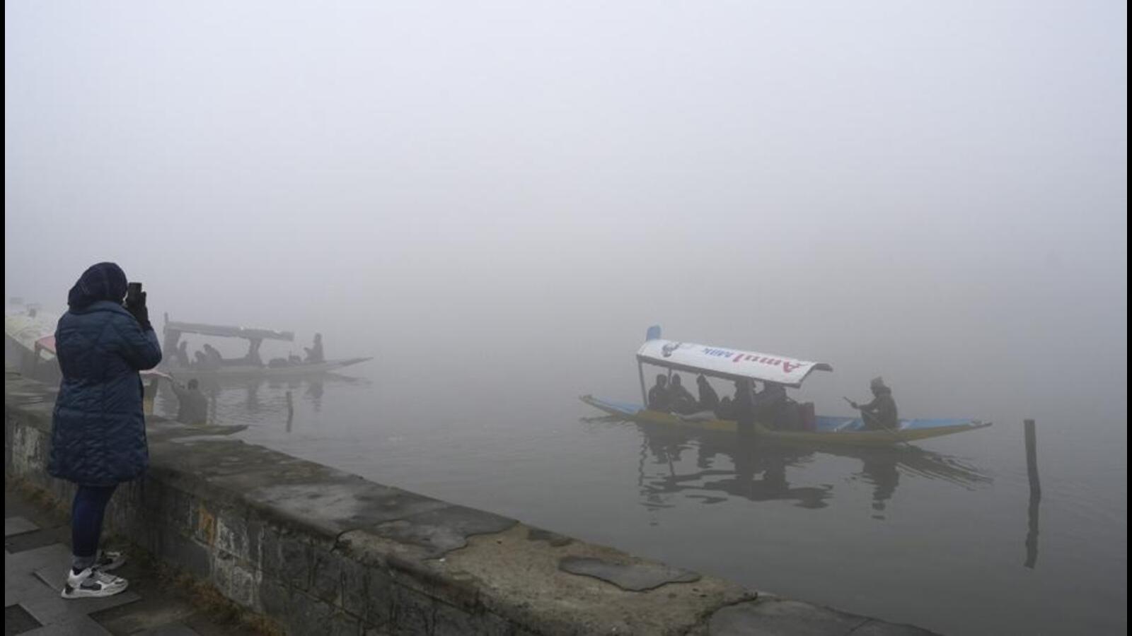 Cold wave tightens grip on Valley as Srinagar shivers at -2.2 degrees ...