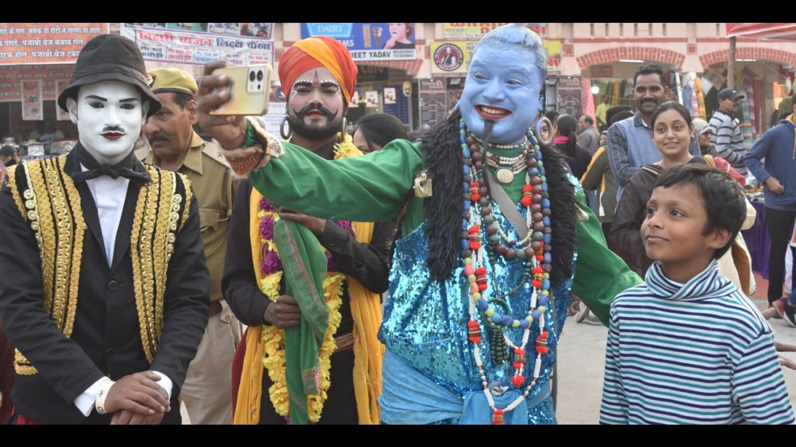 ‘Bahurupiyas’ sinking into oblivion | Hindustan Times