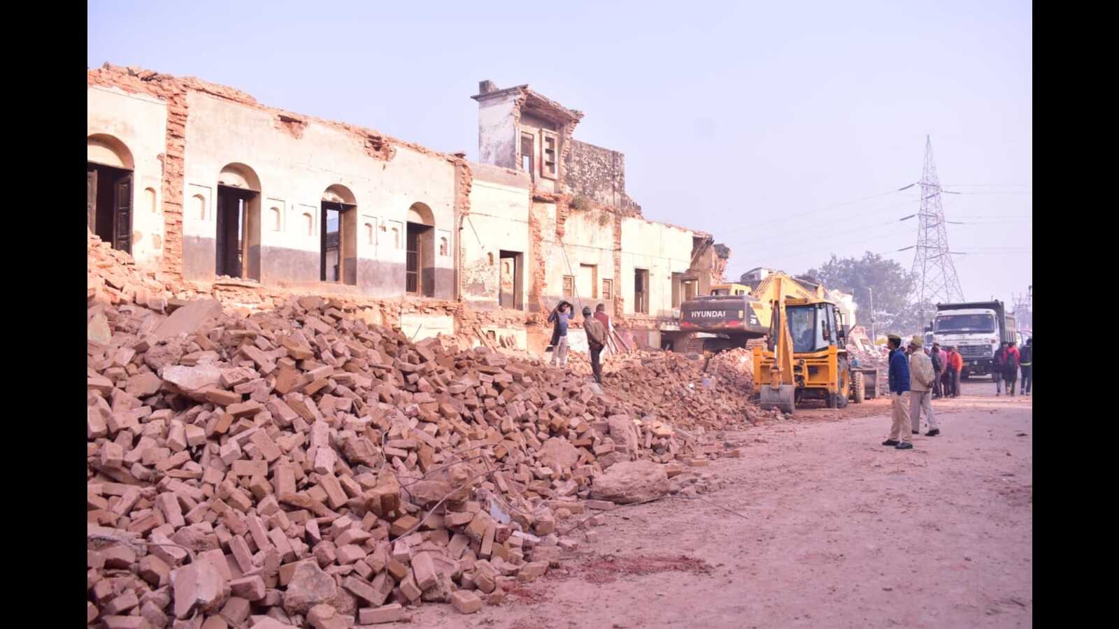 Road widening in Ayodhya: Shops, temples razed at Naya Ghat | Hindustan ...