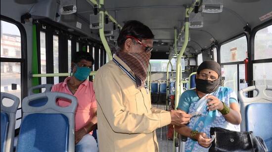 PMPML starts cashless ticket system on pilot basis | Hindustan Times