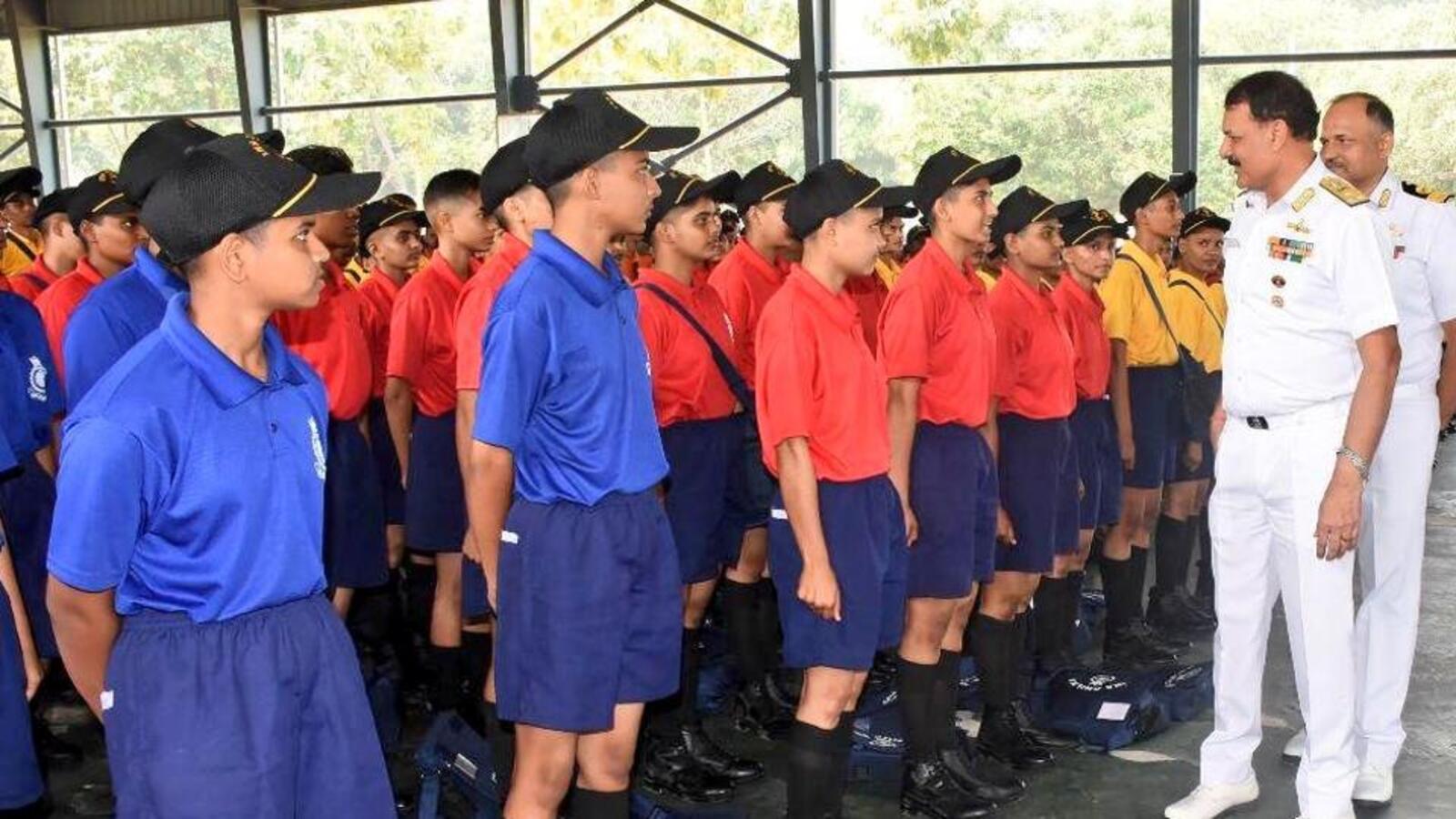 Navy monitors training of its Agniveers including women | Latest News India