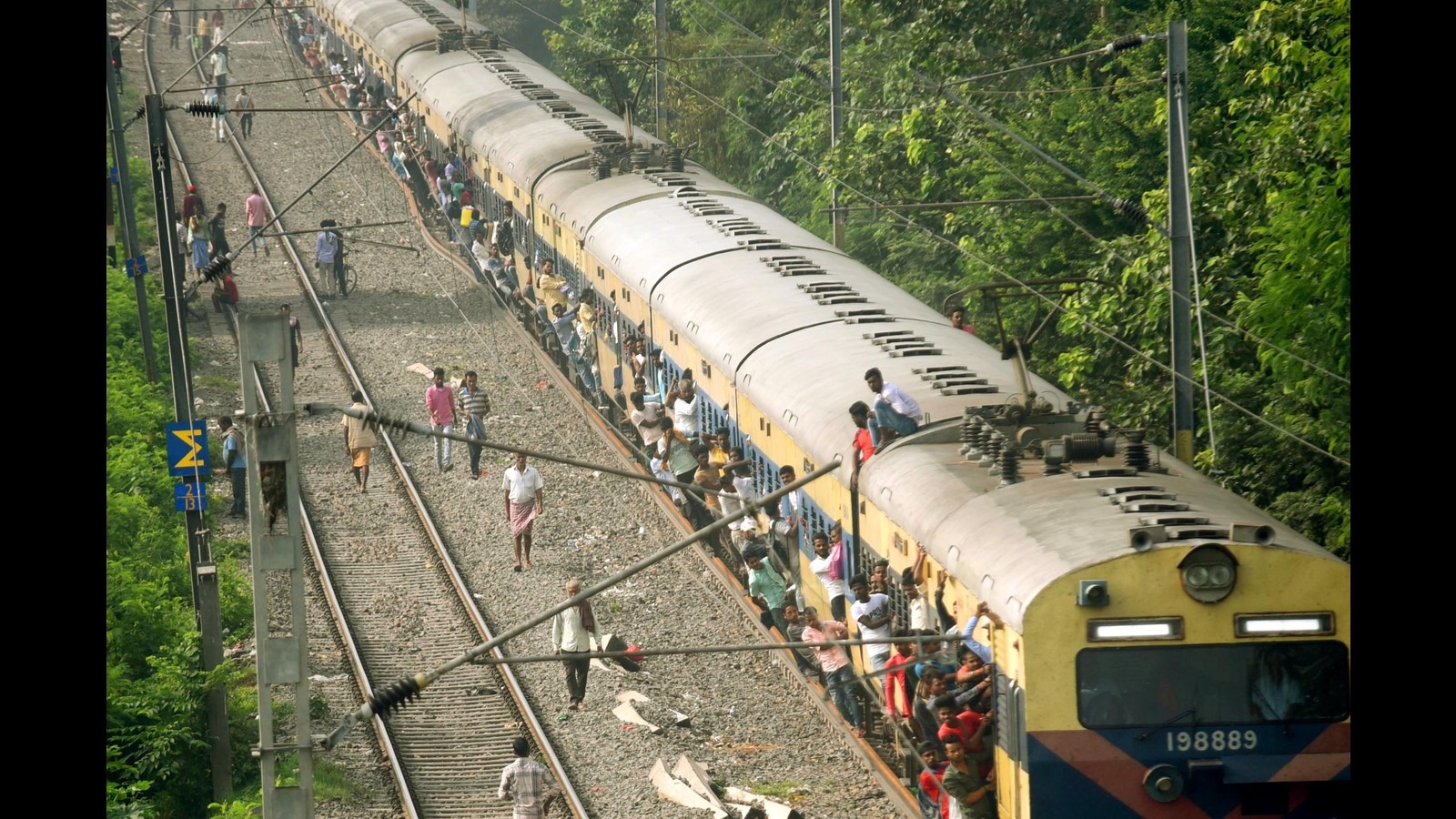 Andhra woman gets stuck between train and platform; rescued | Latest ...