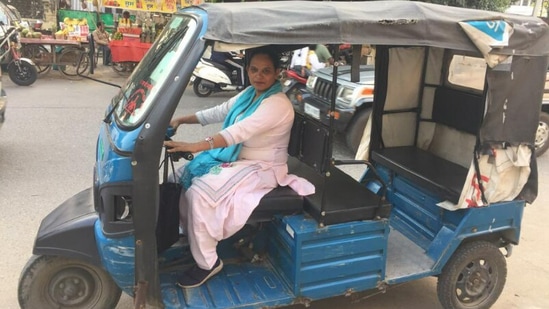 Anand Mahindra Shares Story Of A Woman Auto Driver Netizens Call Her Inspiring Trending