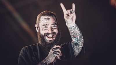 Post Malone goes 'Kya Bolti Mumbai' as he performs in India | Hindustan ...