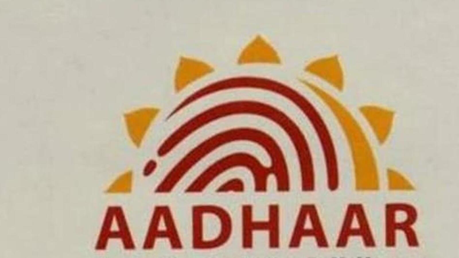 over-50cr-link-voter-id-cards-with-with-aadhaar-ec-officials-latest