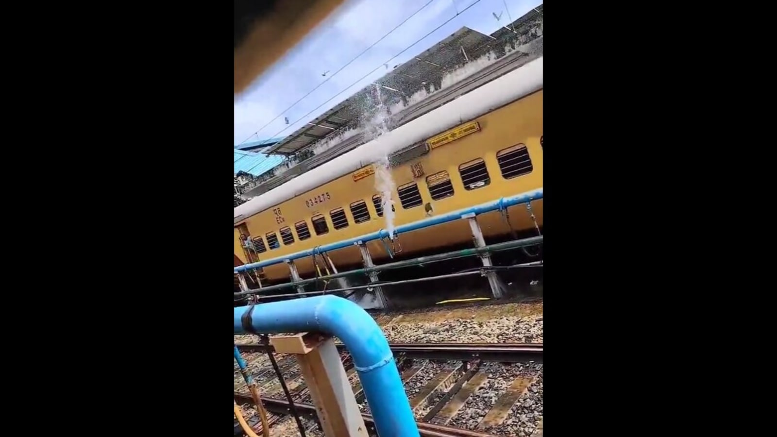 Faulty pipe at railway station sprays water on passengers. Watch ...