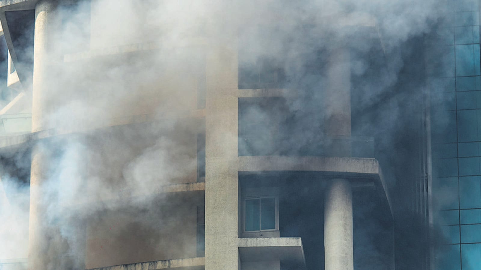 Fire breaks out in 61-storey One Avighna Park; 3 injured | Mumbai news