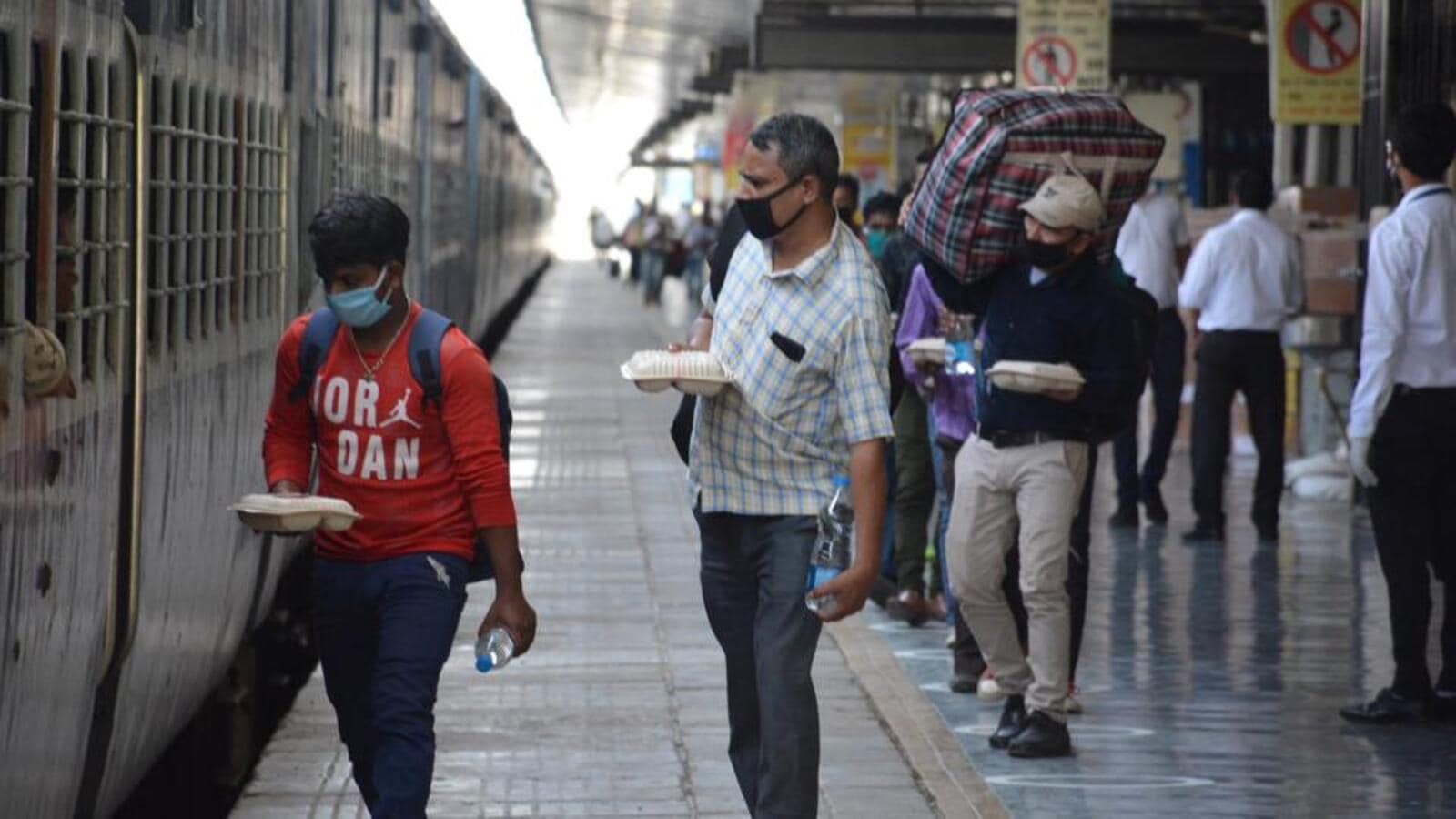 Overcharging on train: ₹1L fine recommended against IRCTC vendor ...