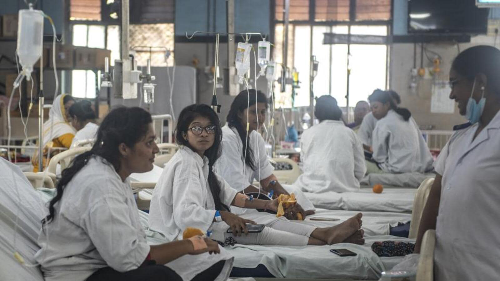 Bad biryani lands 24 students in hospital | Mumbai news - Hindustan Times