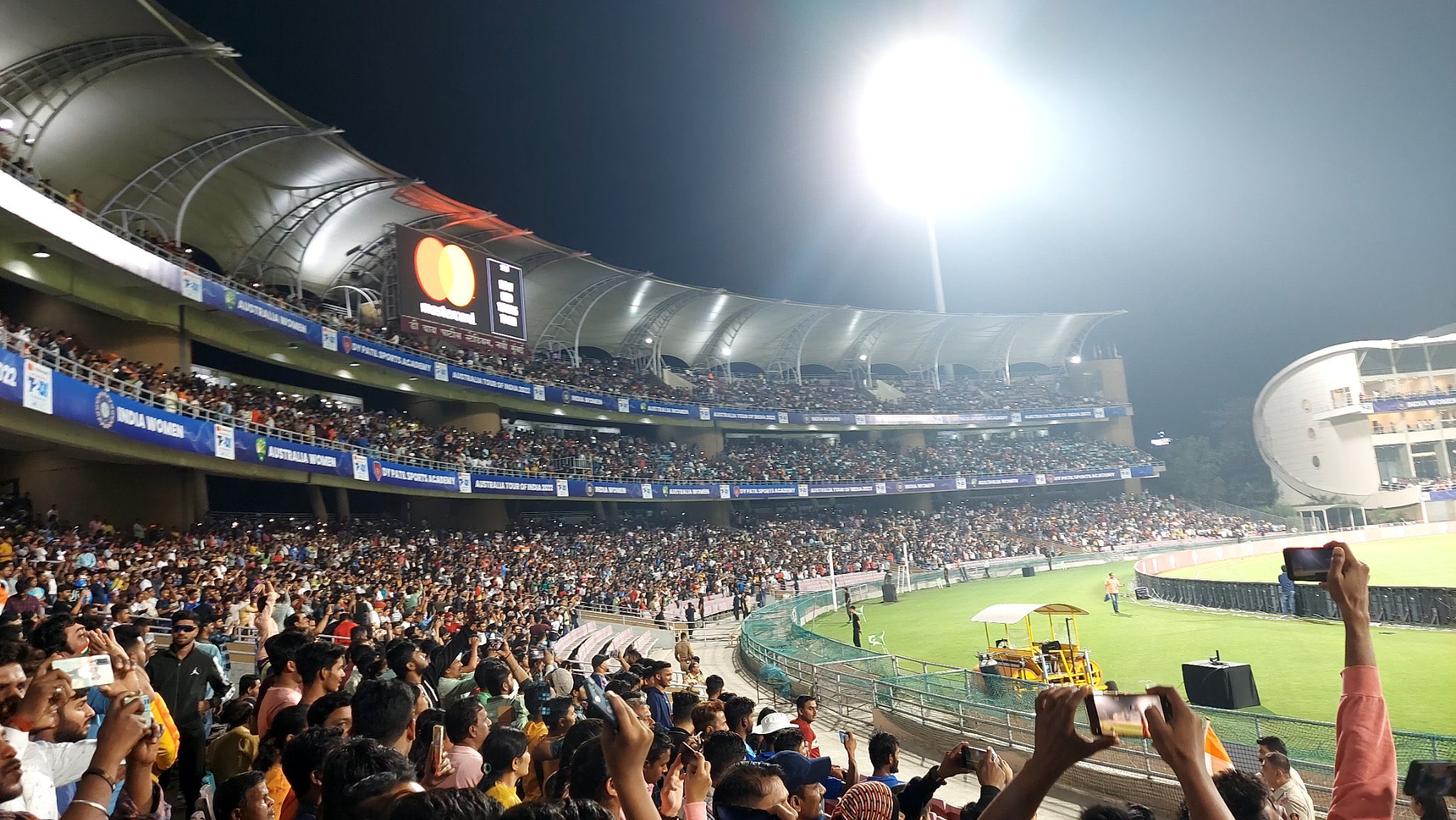 Full house: Why women's cricket is bringing in the crowds | Cricket