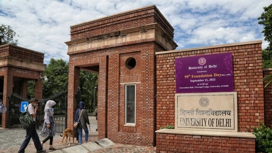 Delhi University recruitment: SLC to recruit 106 Assistant Professors | Hindustan Times