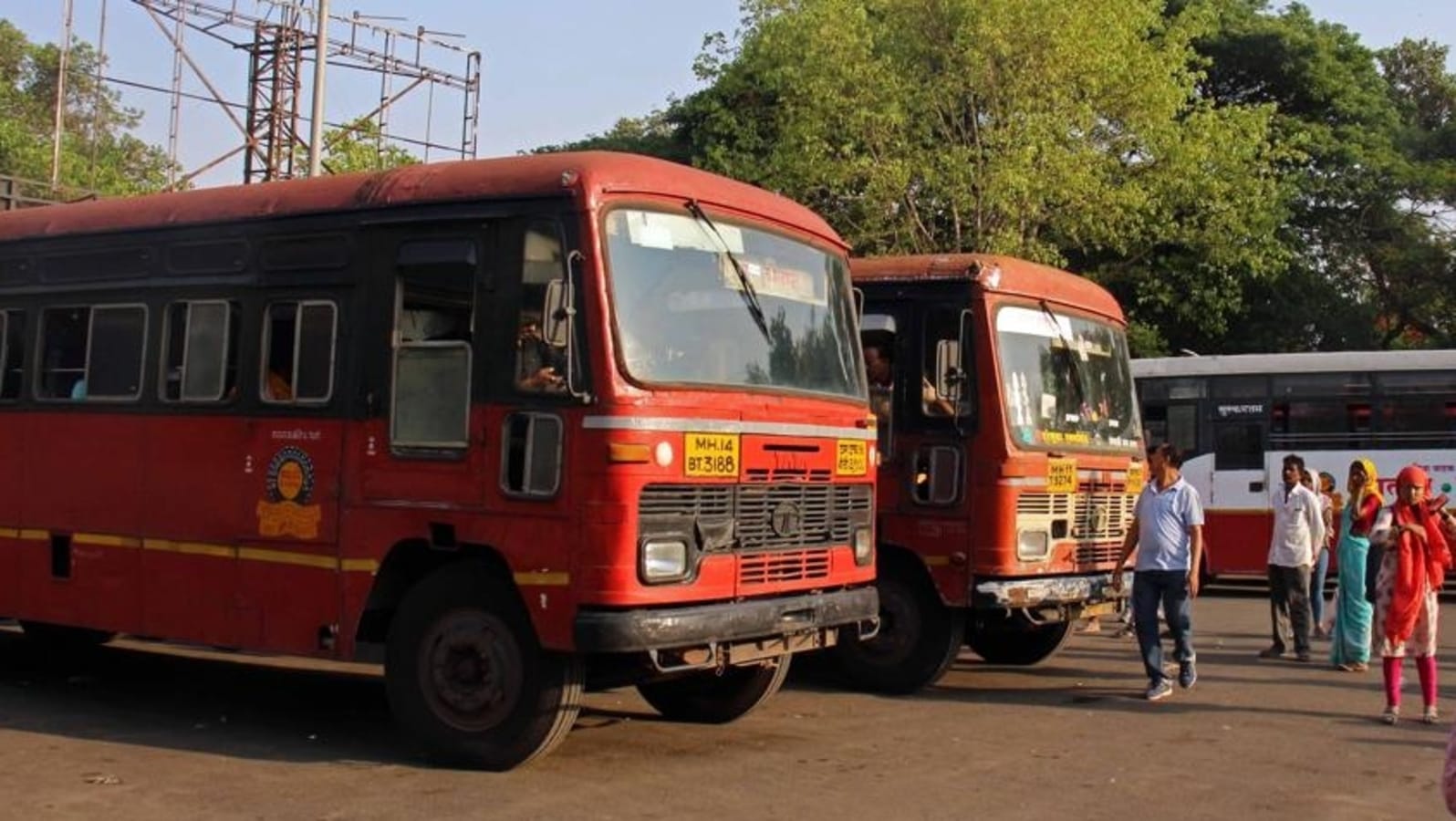 Woman delivers inside bus in Maharashtra's Kalyan | Mumbai news - Hindustan Times