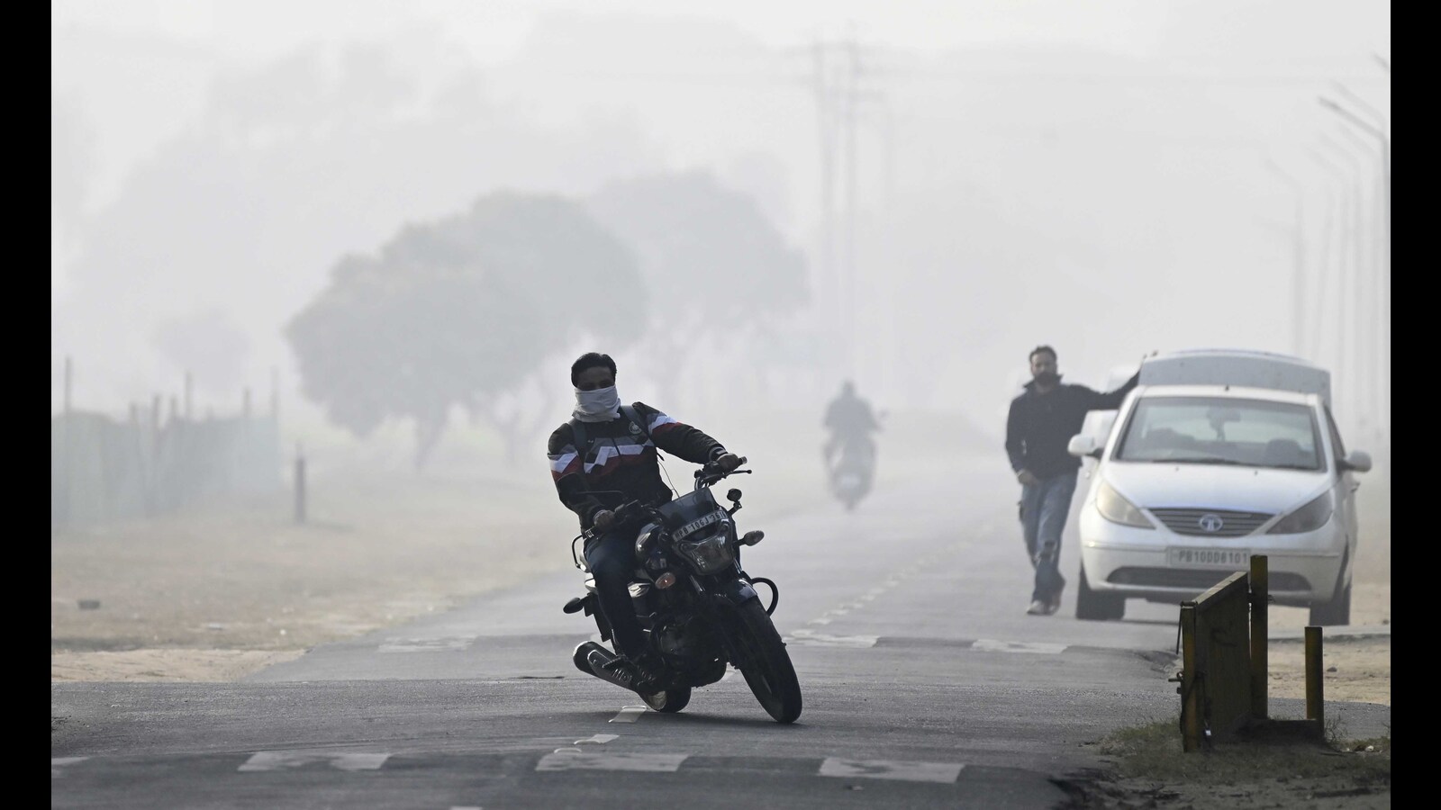 Biting cold sweeps most places in Punjab, Haryana | Hindustan Times