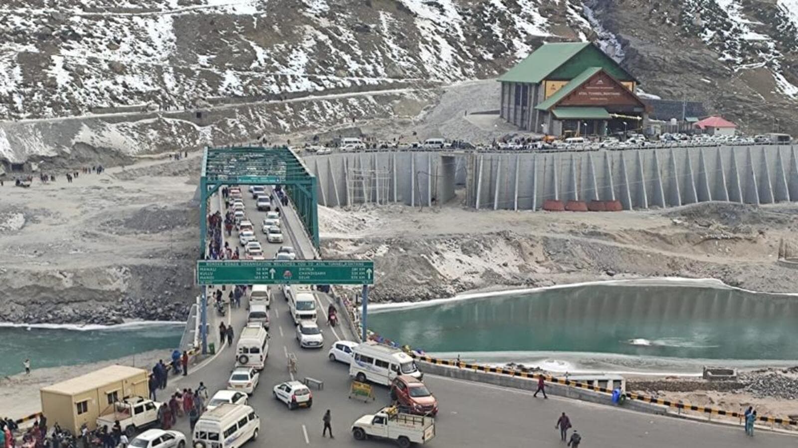 Tourist boom: 19,000 vehicles cross Himachal’s Atal Tunnel in 24 hours ...